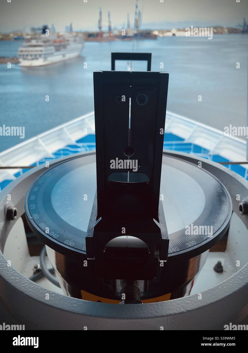 Gyrocompass hi-res stock photography and images - Alamy