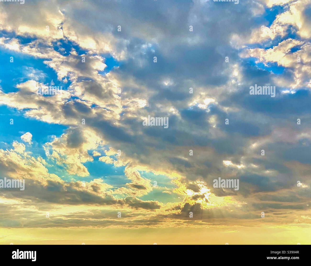Yellow sun gradient hi-res stock photography and images - Alamy