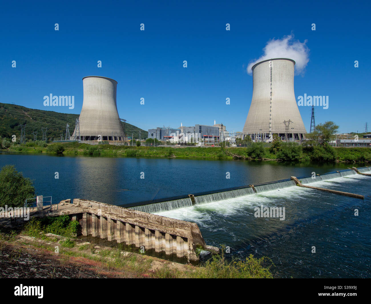 Power plant next to a river Stock Photo - Alamy