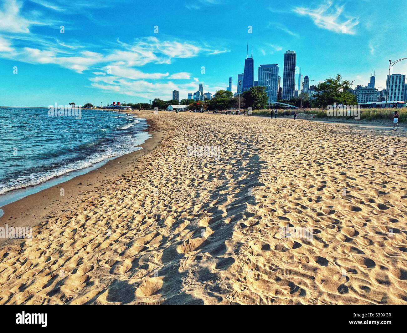 Lakefront beach hi-res stock photography and images - Alamy