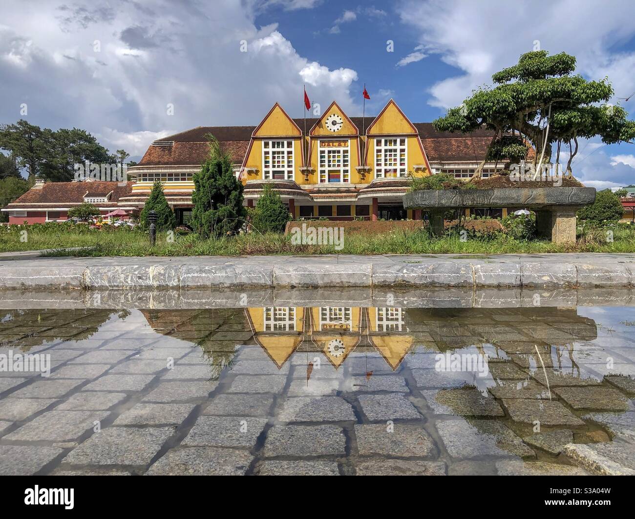 dalat train station Stock Photo - Alamy