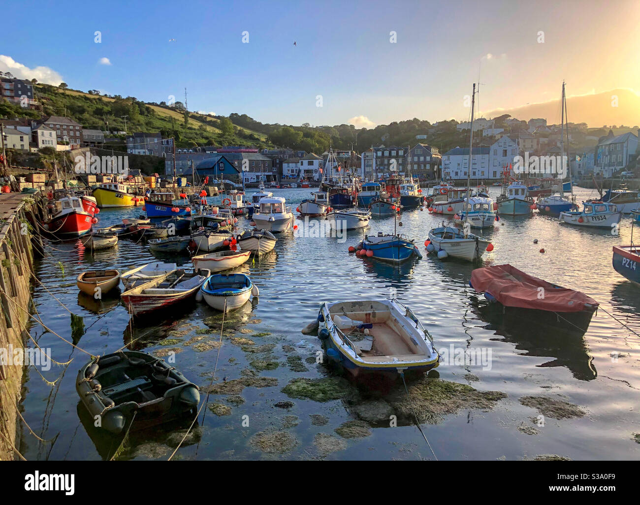 Cornish harbour hi-res stock photography and images - Alamy
