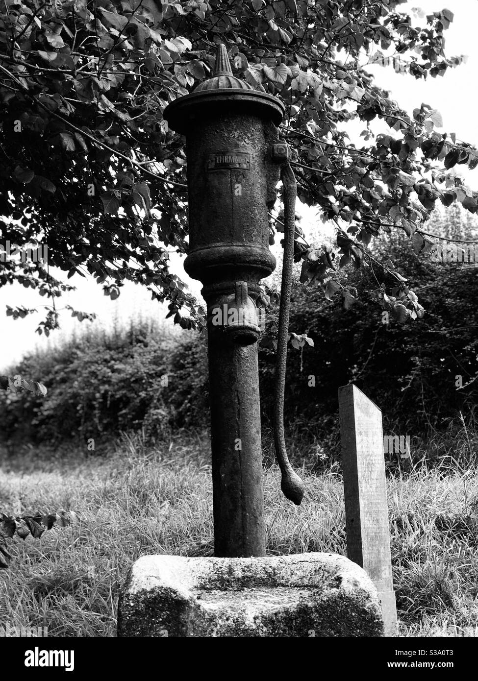 Victorian village pump hi-res stock photography and images - Alamy