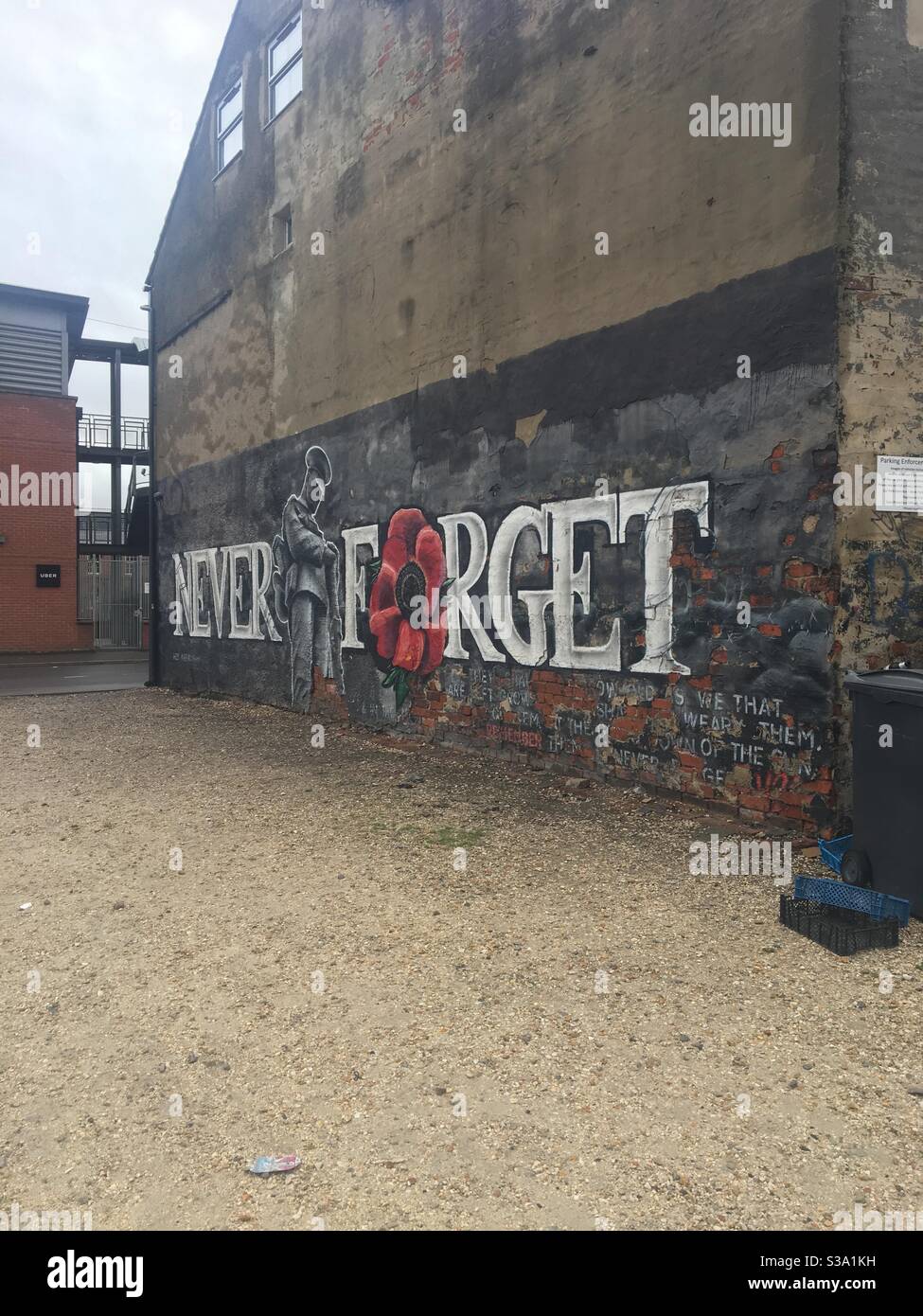 Never forget poppy memorial hi-res stock photography and images - Alamy