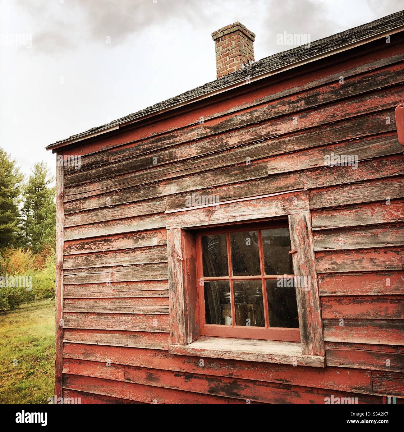 Red barn boards hi-res stock photography and images - Alamy
