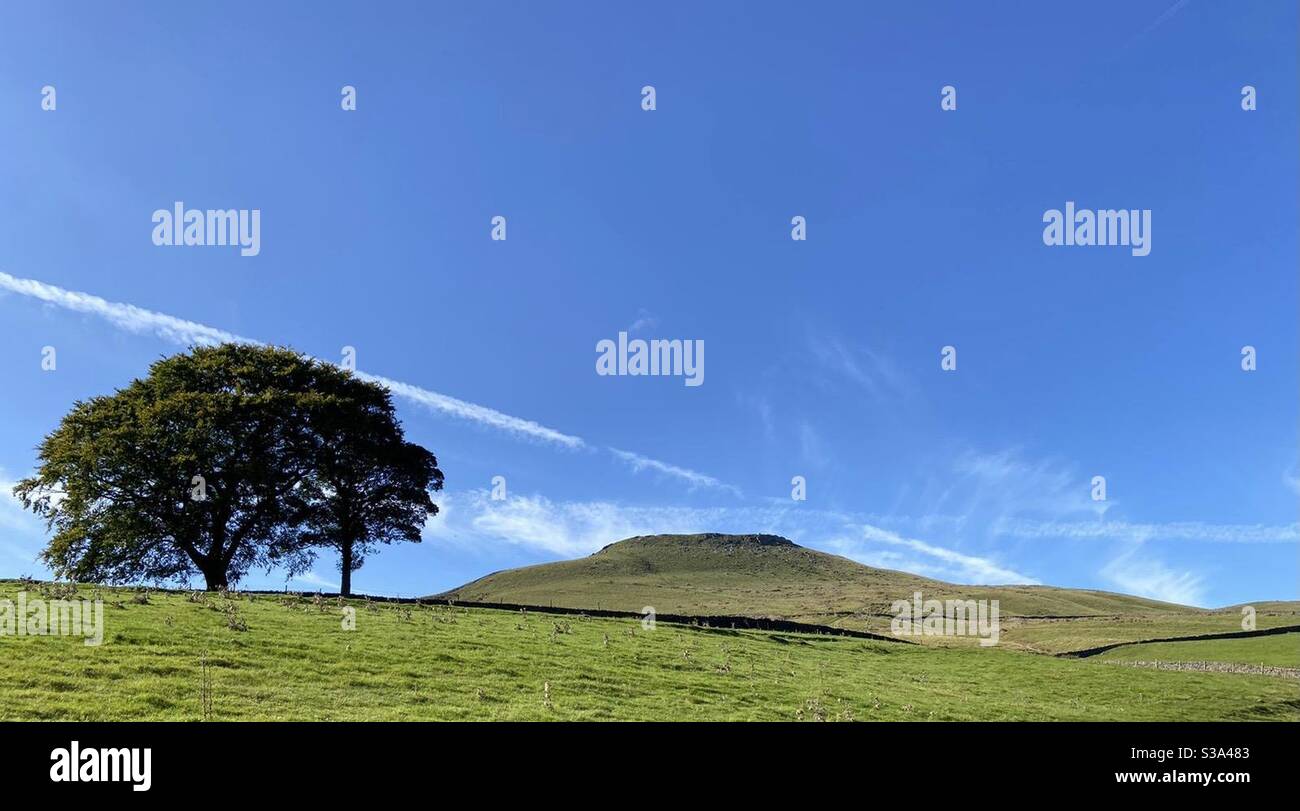 Shutlingsloe hill hi-res stock photography and images - Alamy