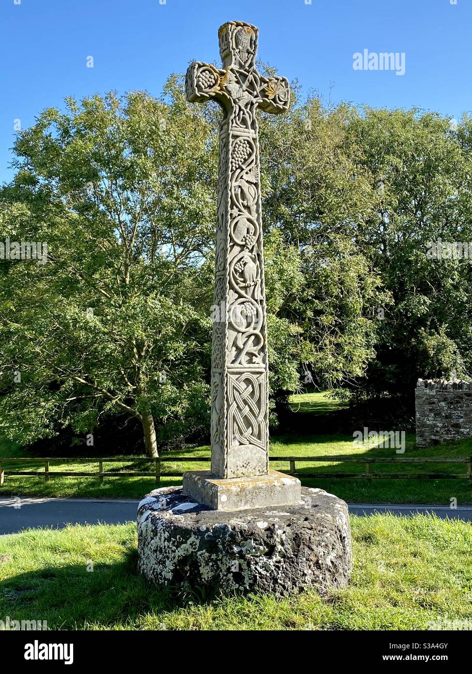 Saxon carvings hi-res stock photography and images - Alamy