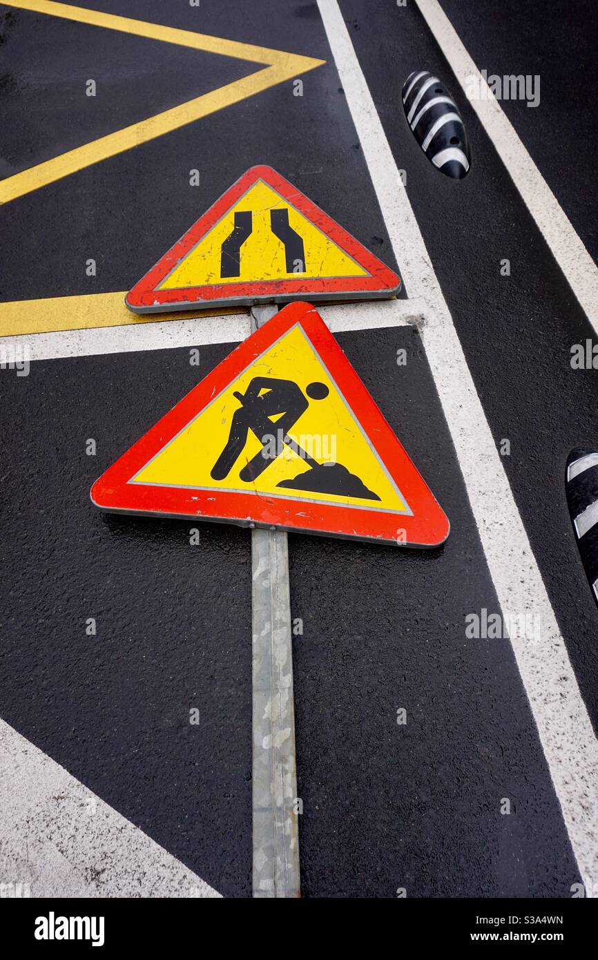 Road work signal hi-res stock photography and images - Alamy