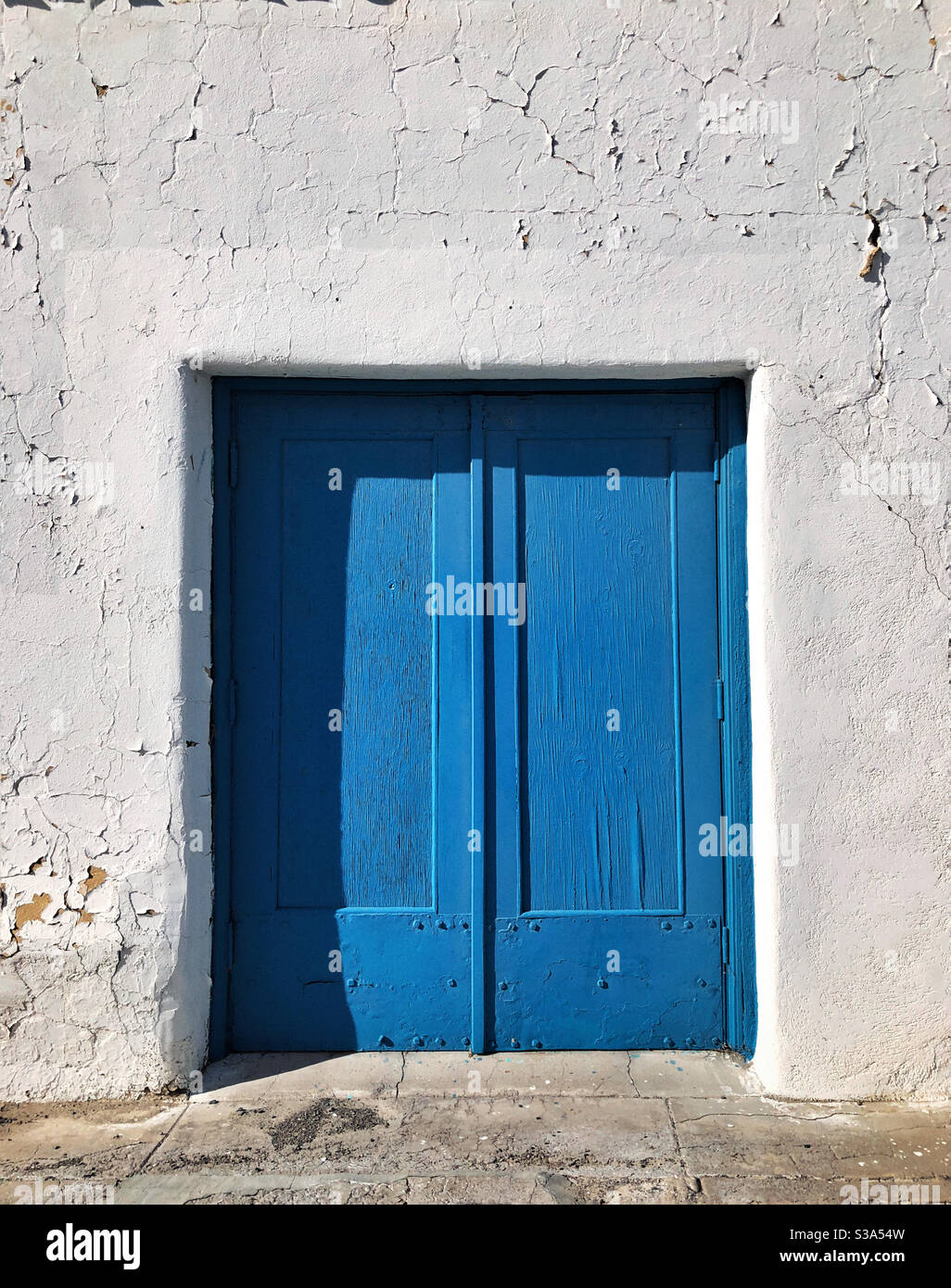 blue door, Arizona desert Stock Photo - Alamy