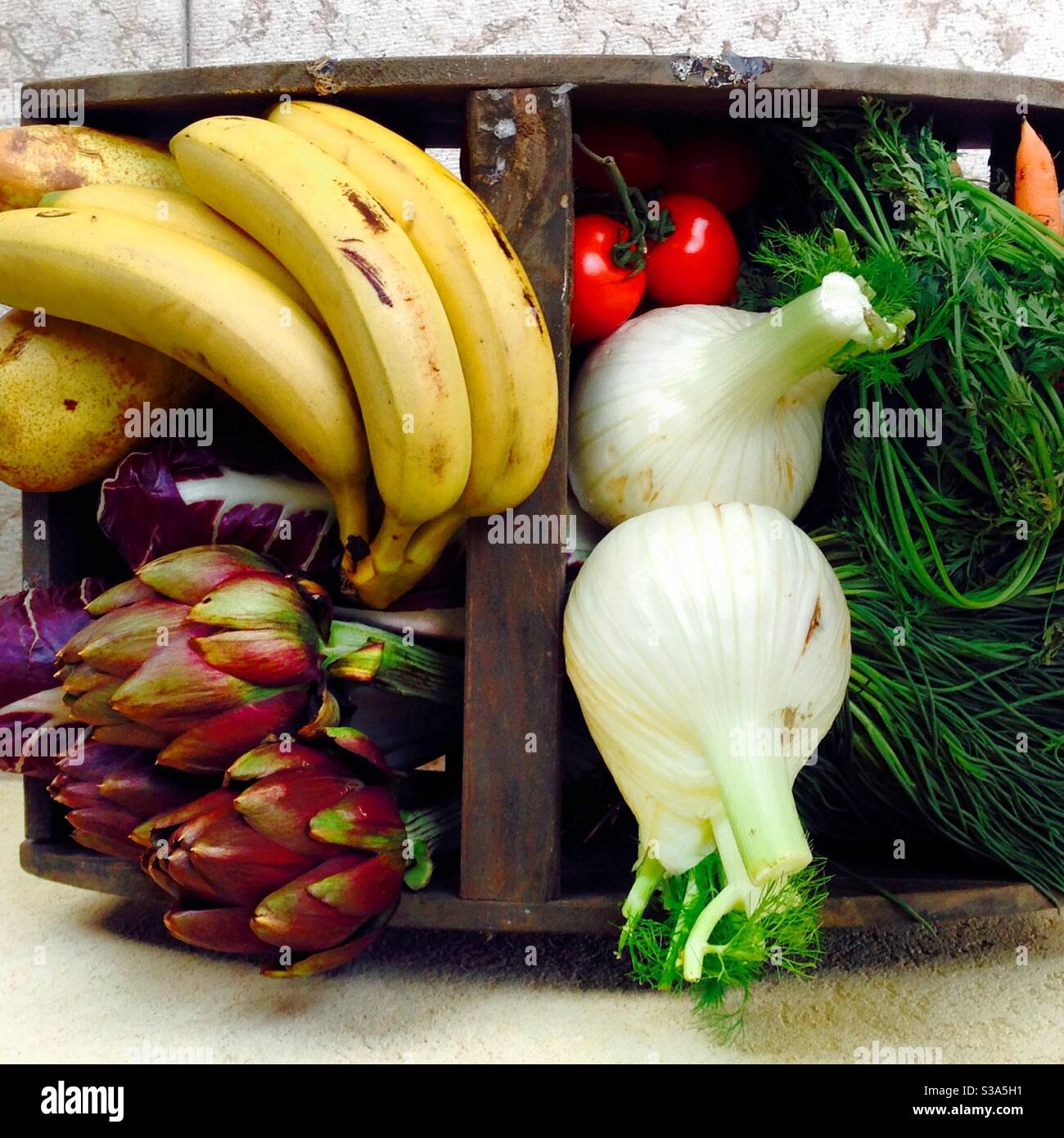Wooden baskets hi-res stock photography and images - Alamy
