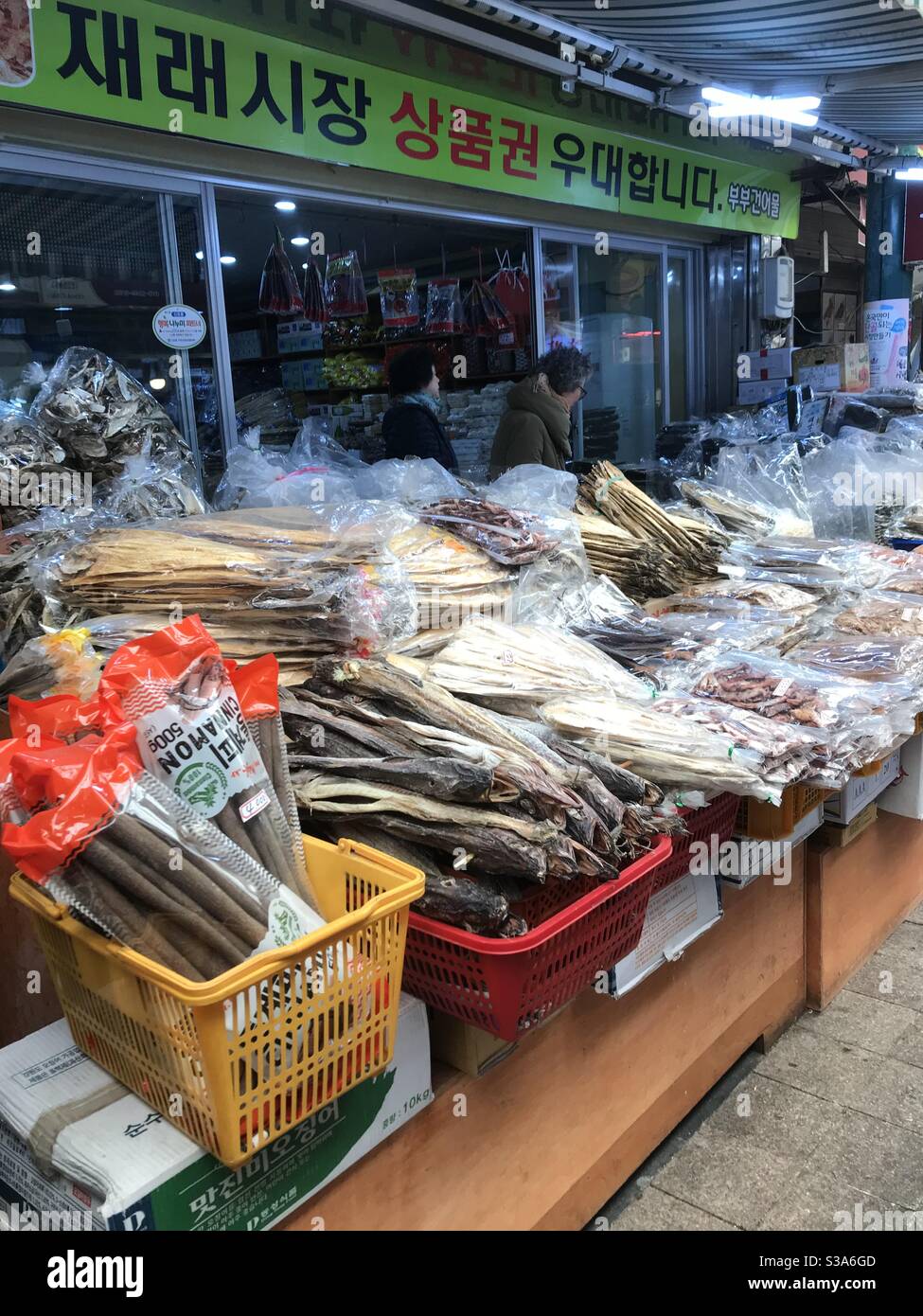 Incheon street hi-res stock photography and images - Alamy