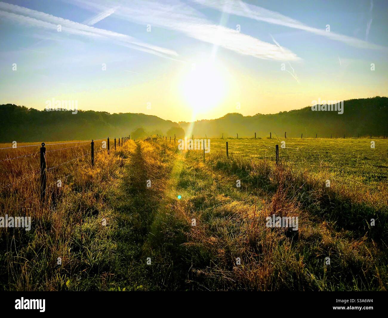 Sunrise countryside hi-res stock photography and images - Alamy