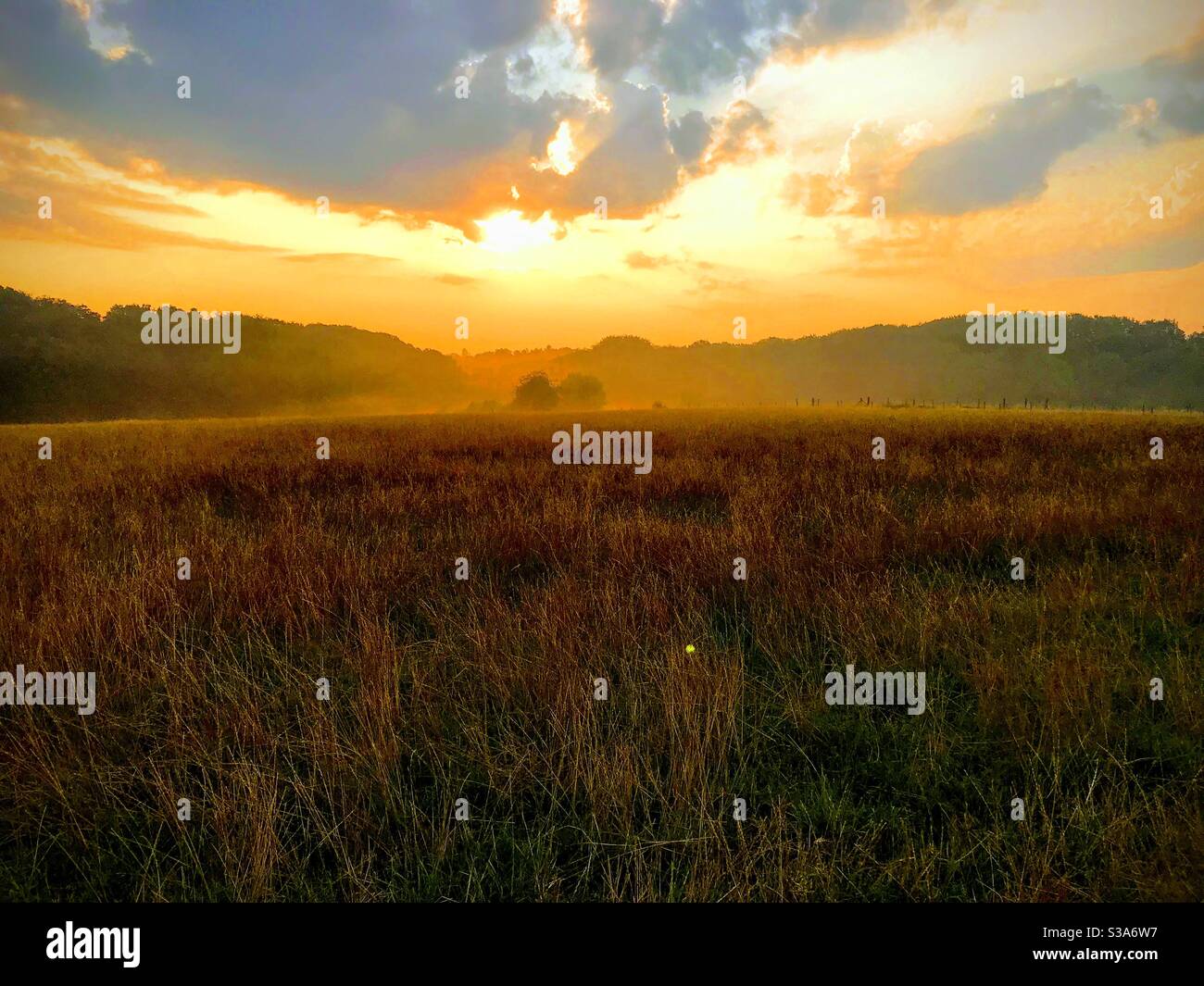 Sunrise countryside hi-res stock photography and images - Alamy