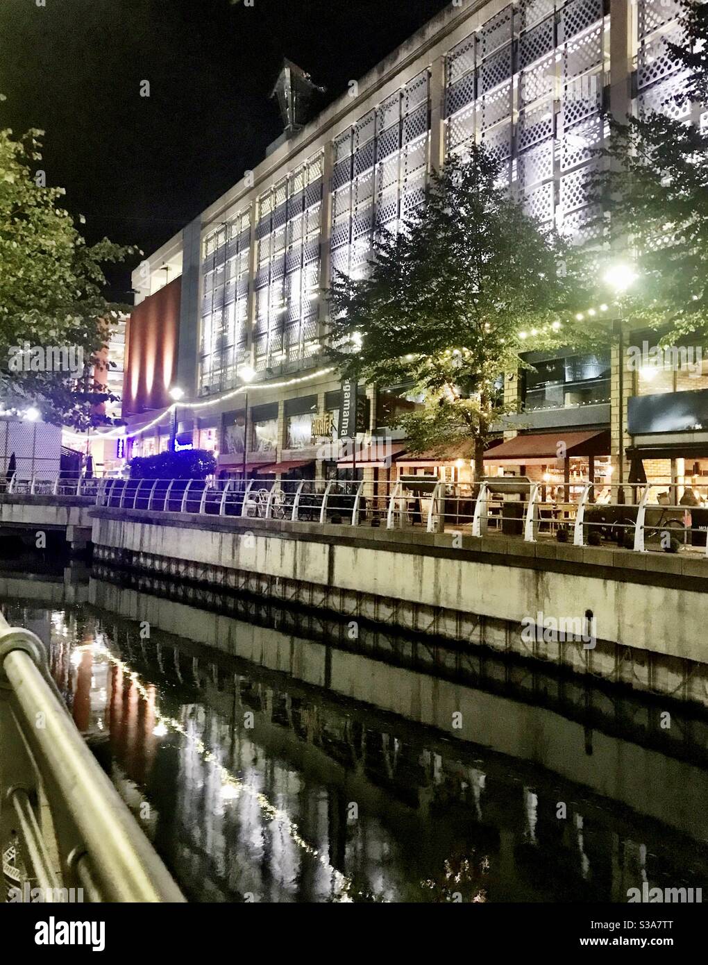 Oracle shopping centre reading hi-res stock photography and images - Alamy