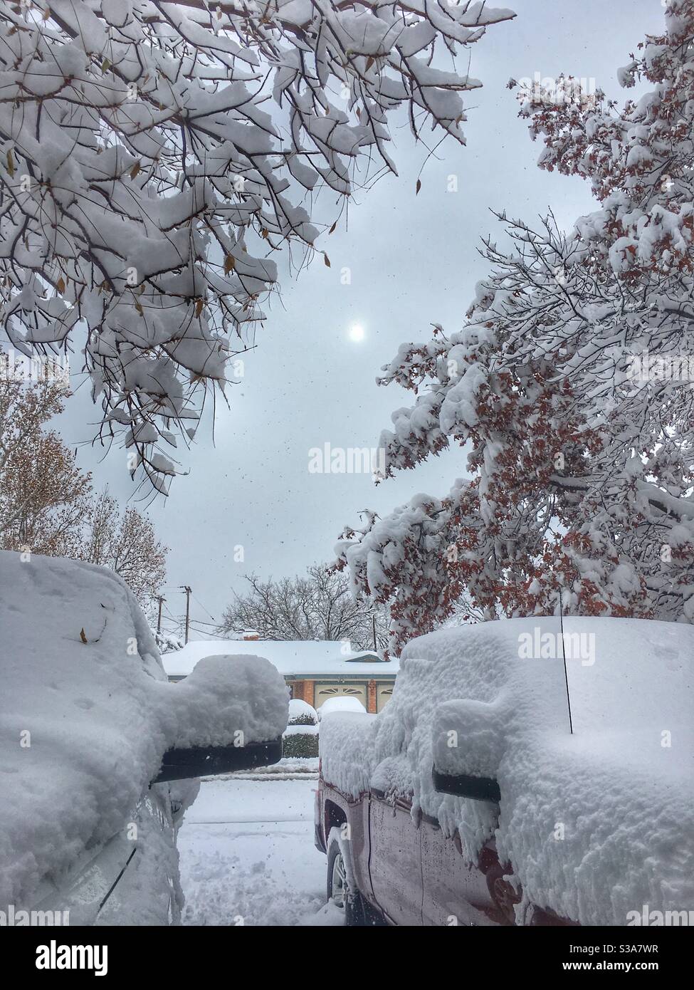 Snowed trucks hi-res stock photography and images - Alamy