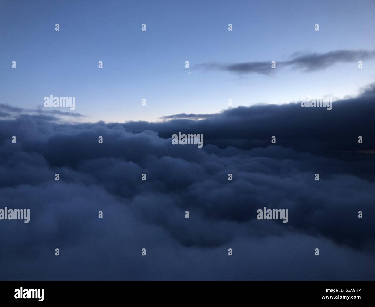 Looking clouds hi-res stock photography and images - Alamy