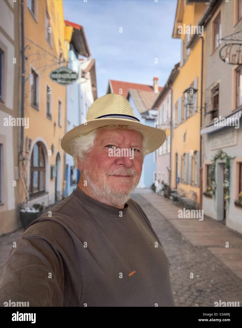 Local artis hi-res stock photography and images - Alamy