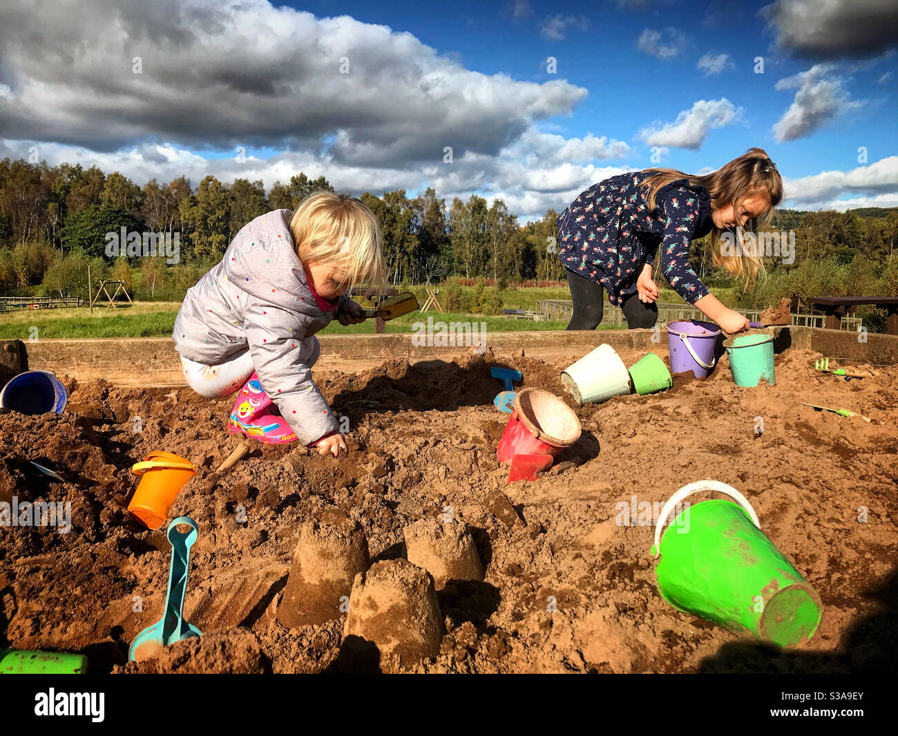 Kids in sand hi-res stock photography and images - Alamy