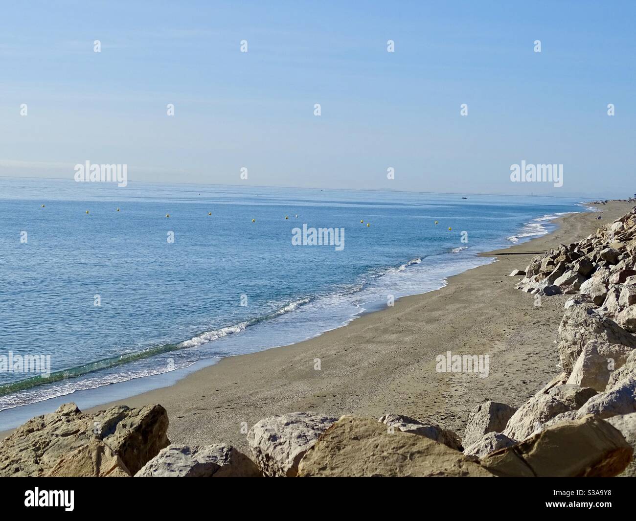 Empty beach and rocks hi-res stock photography and images - Alamy