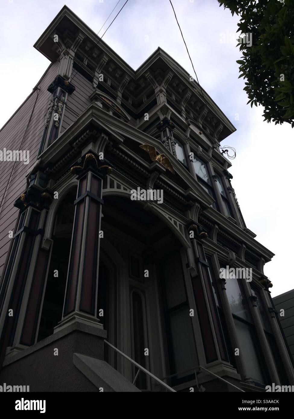 Gothic house scary hi-res stock photography and images - Alamy