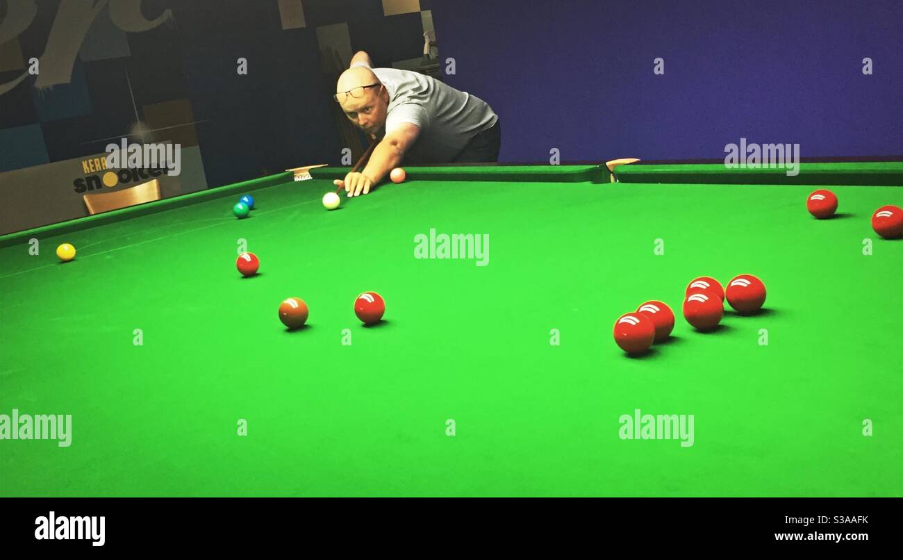 Snooker player hi-res stock photography and images - Alamy