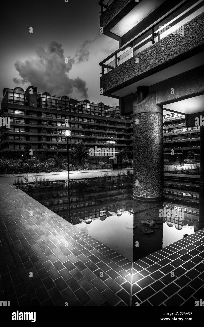 Barbican architecture hi-res stock photography and images - Alamy