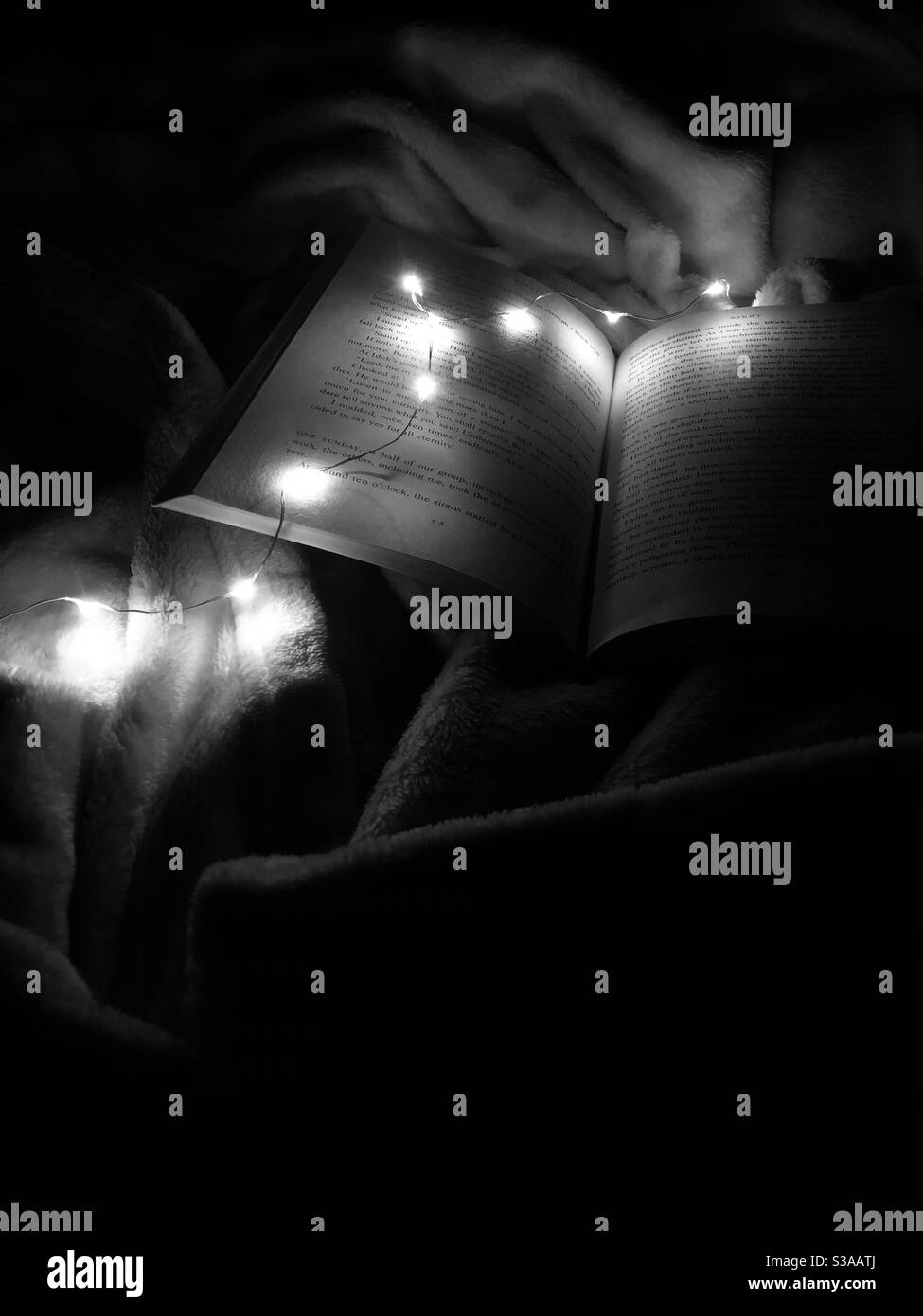 Night reading hi-res stock photography and images - Alamy
