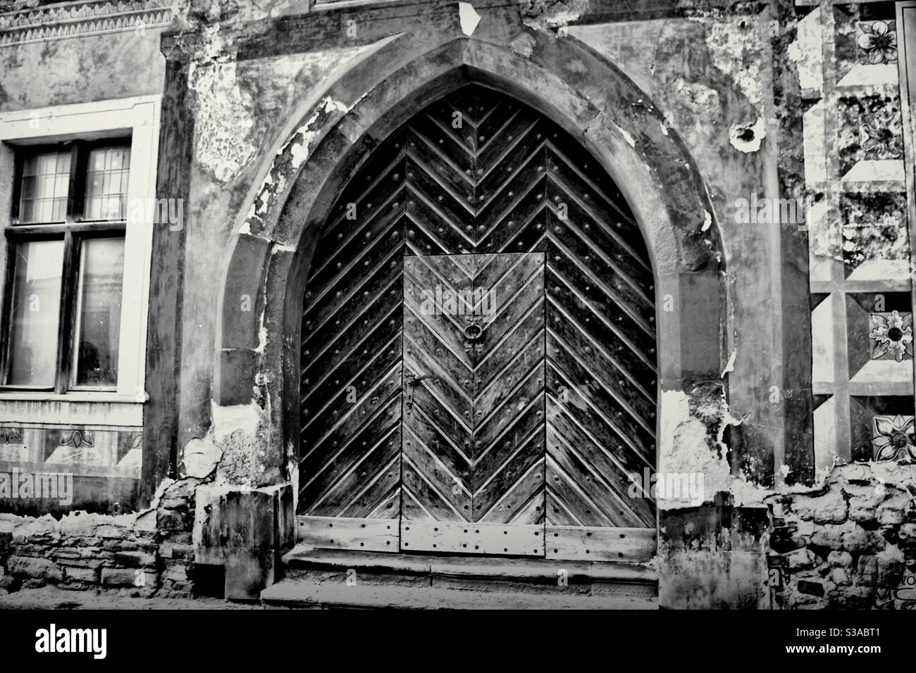 Black house gate hi-res stock photography and images - Alamy