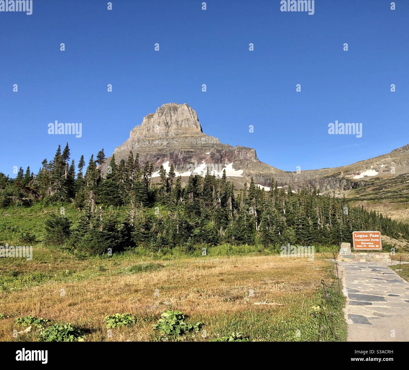 Logan pass glacier national park hi-res stock photography and images ...