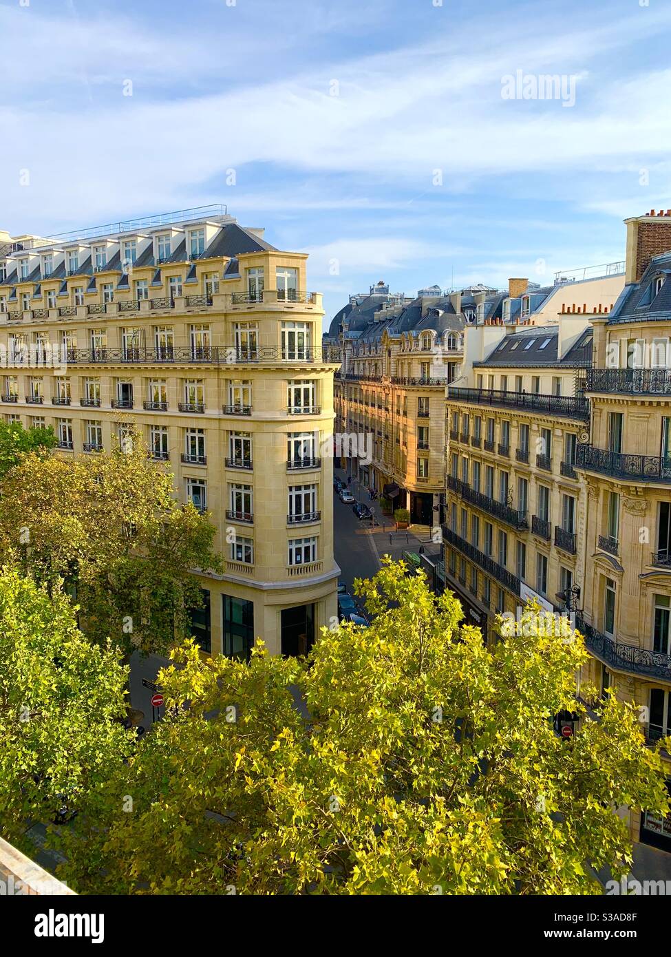 Paris colors hi-res stock photography and images - Alamy