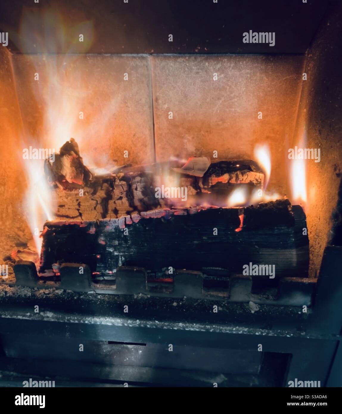 Fire logs hi-res stock photography and images - Alamy