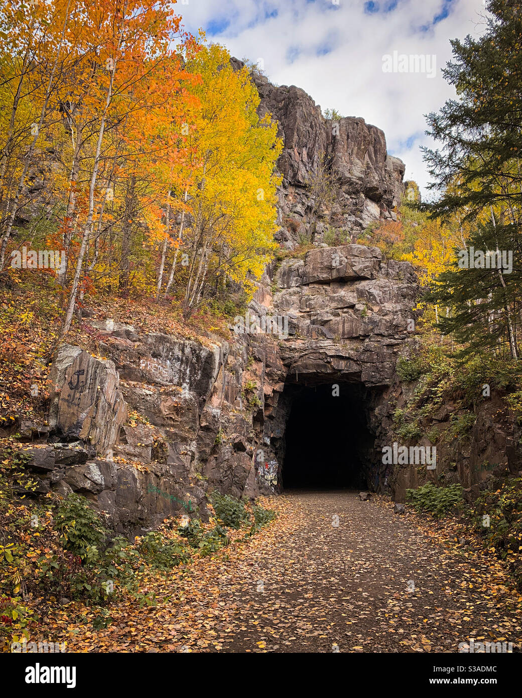 Railroad tunnel hi-res stock photography and images - Alamy