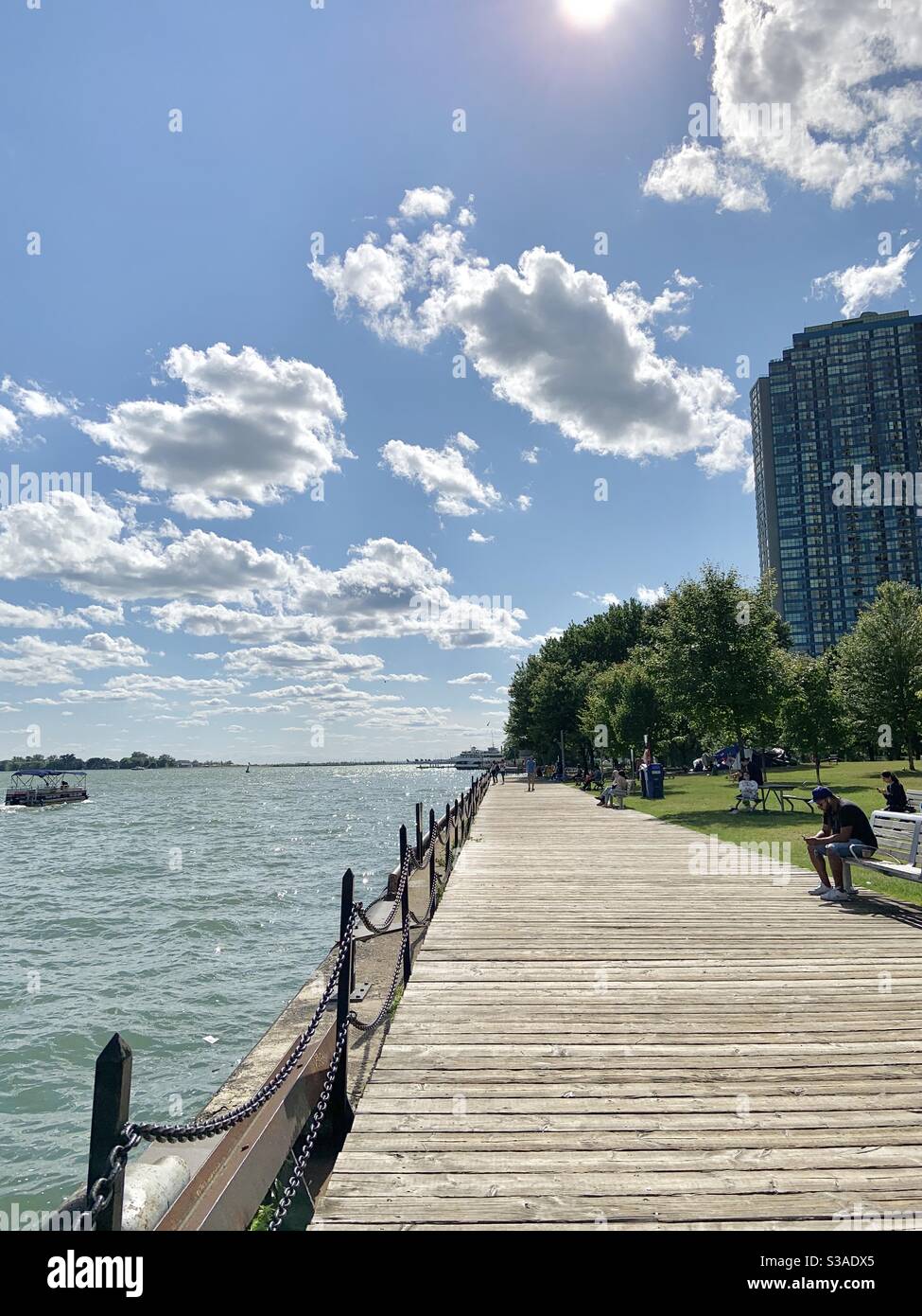 A walk along the lakeshore Stock Photo - Alamy