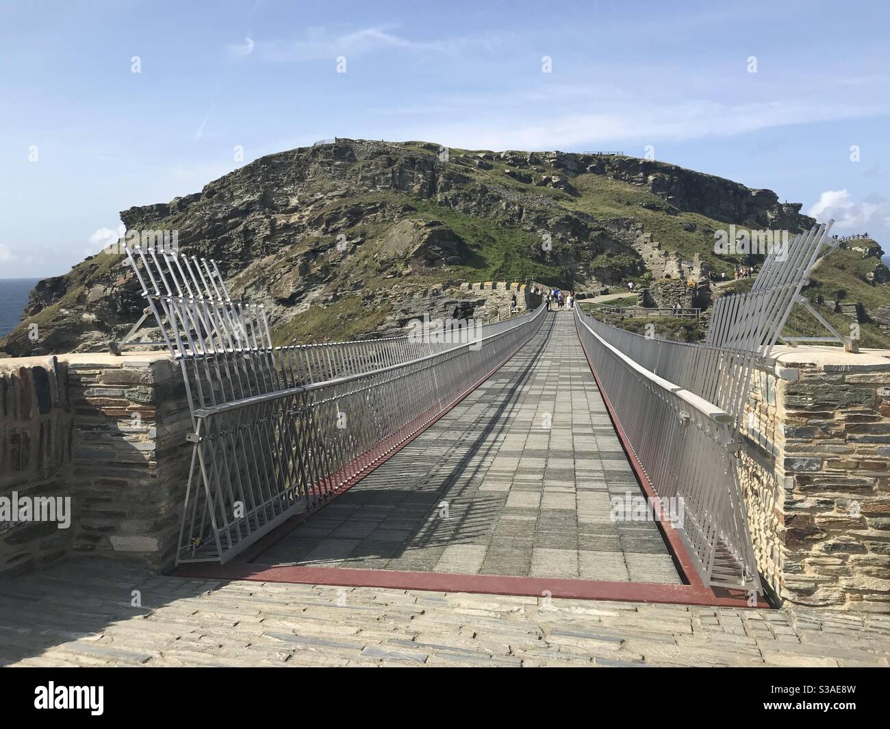Tintagel castle cornwall bridge hi-res stock photography and images - Alamy