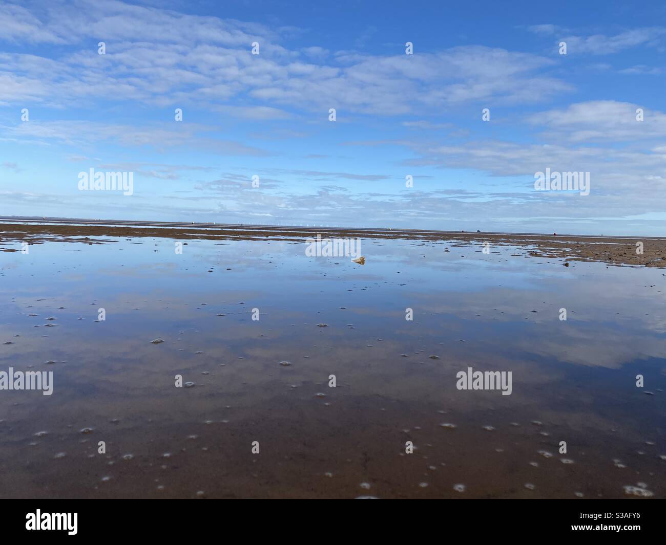 Sea reflections hi-res stock photography and images - Alamy