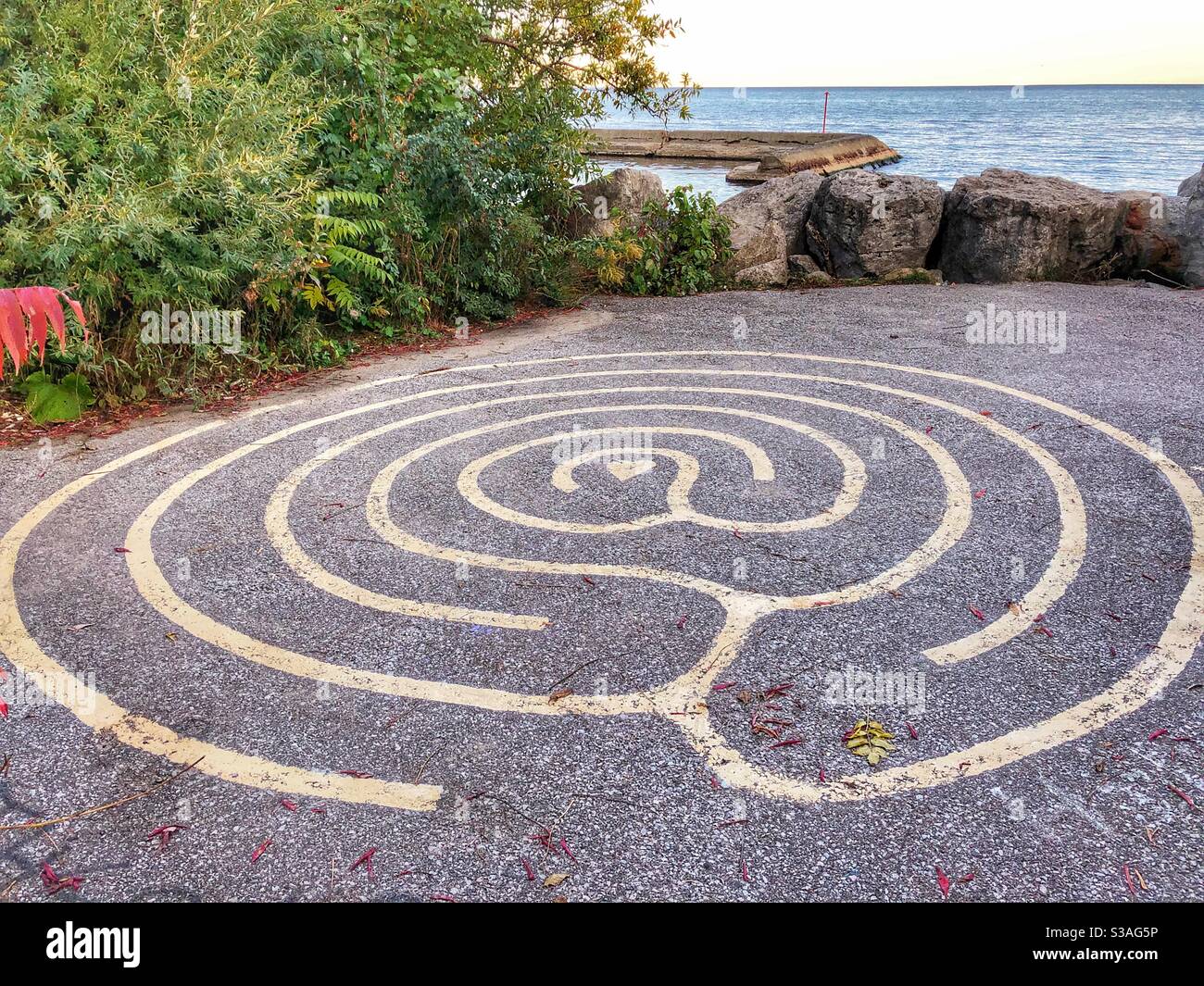 Lake labyrinth hi-res stock photography and images - Alamy