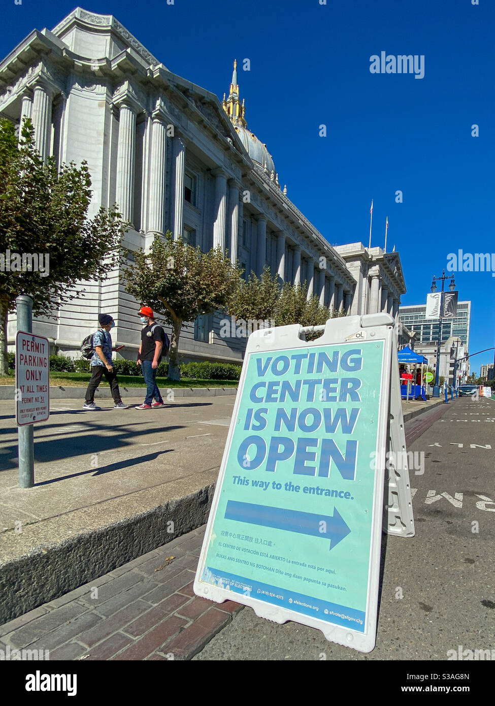 Voting signs hi-res stock photography and images - Alamy