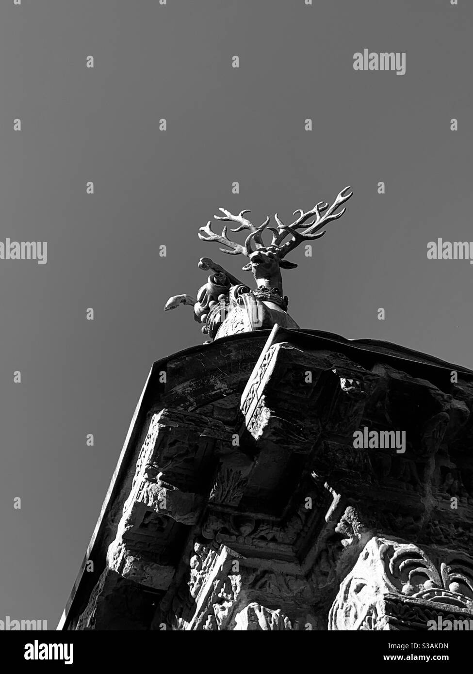 Stag statue hi-res stock photography and images - Alamy