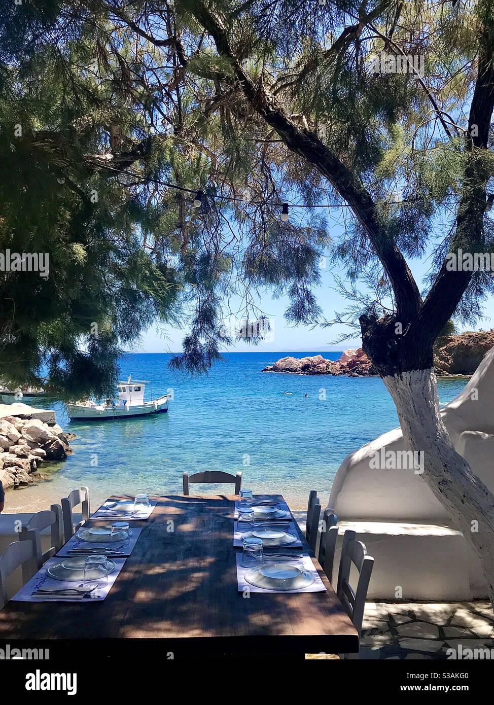 Lunch by the beach hi-res stock photography and images - Alamy