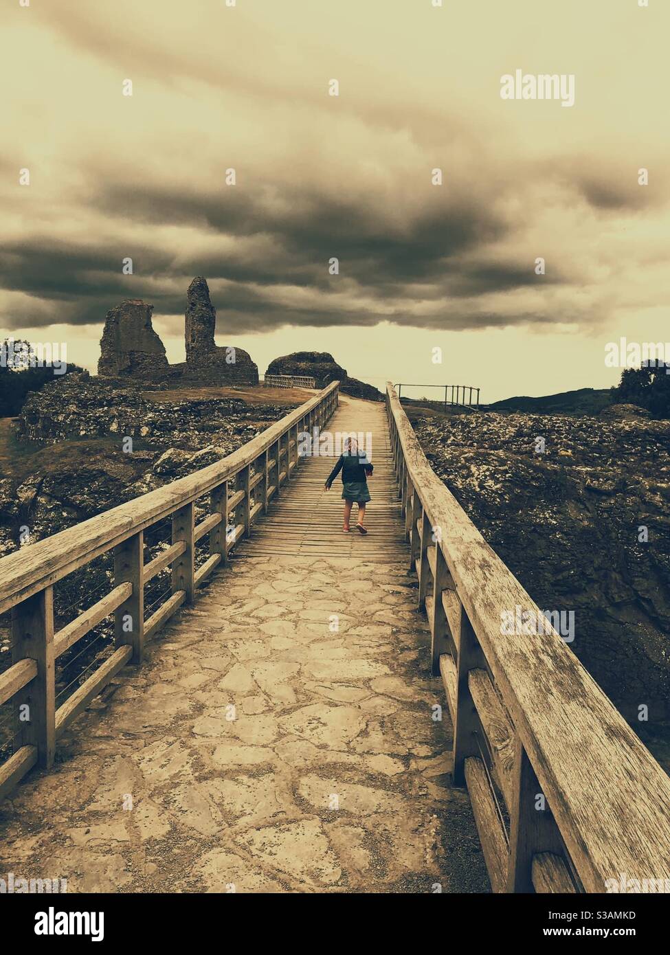Child bridge to castle hi-res stock photography and images - Alamy