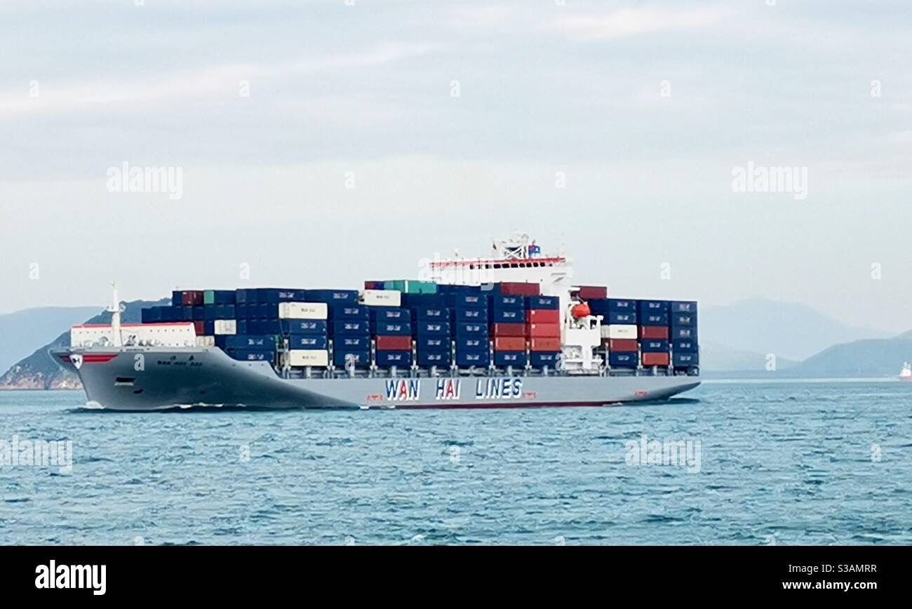A Wan Hai Lines container ship Stock Photo - Alamy