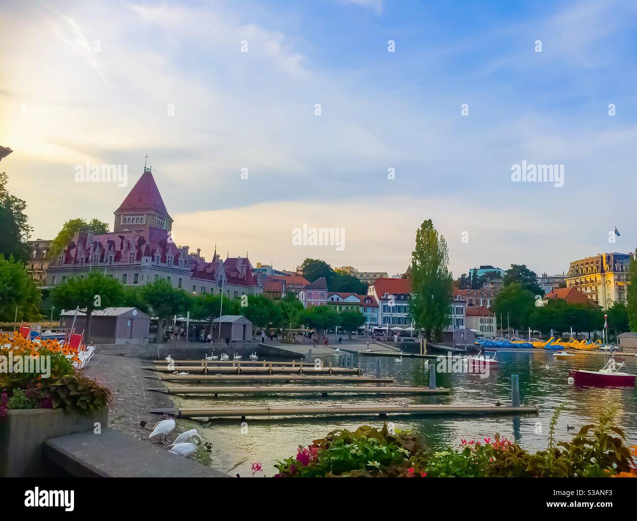 view on castle Chateau d‘Ouchy port and lakefront promenade Lausanne ...