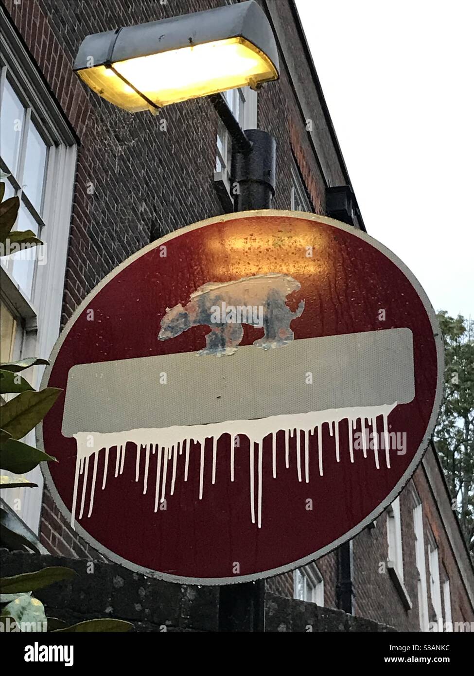 Polar bear graffiti hi-res stock photography and images - Alamy