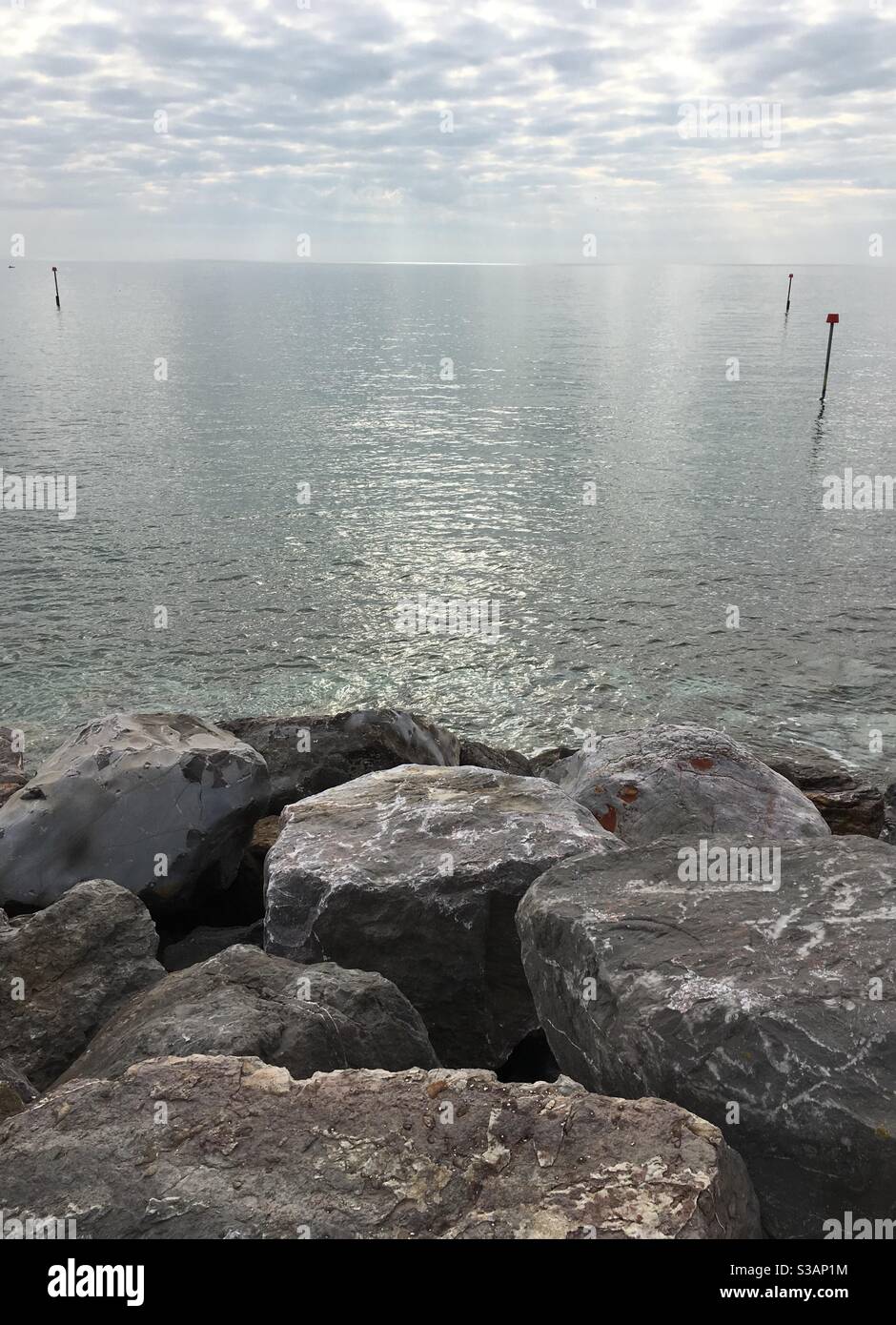 Sea defence boulders hi-res stock photography and images - Alamy