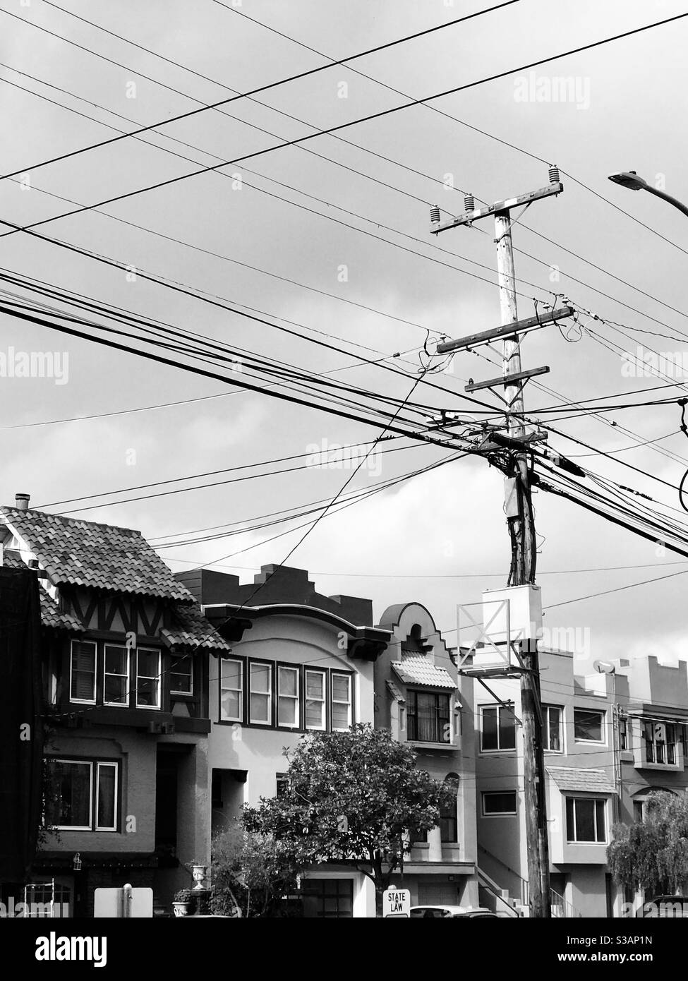 Neighborhood street houses power lines hi-res stock photography and ...