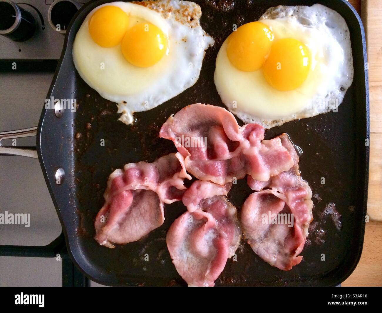 Double egg yokes hi-res stock photography and images - Alamy