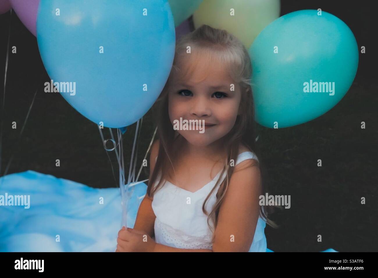 Kids party balloons hi-res stock photography and images - Alamy