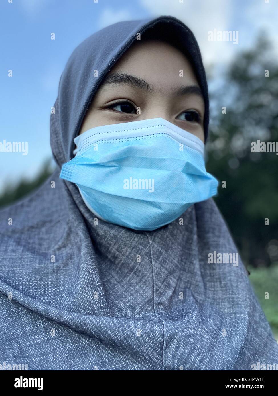 Wear mask girl hi-res stock photography and images - Alamy
