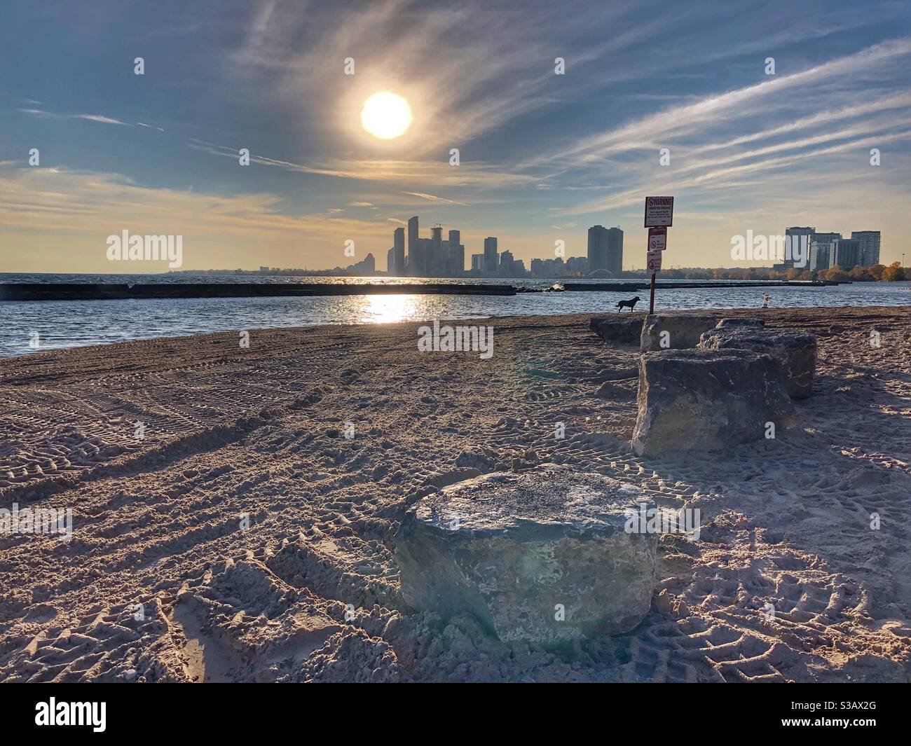 Toronto lake hi-res stock photography and images - Alamy