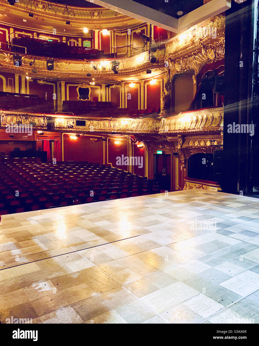 Apollo Theatre High Resolution Stock Photography and Images - Alamy